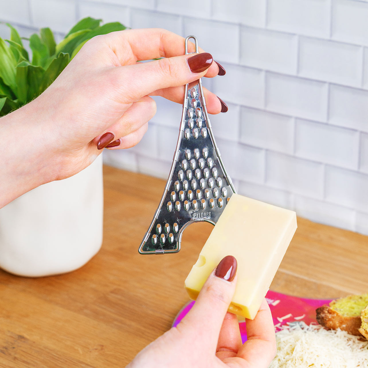 Small grater - Râpe Tower - Pylones