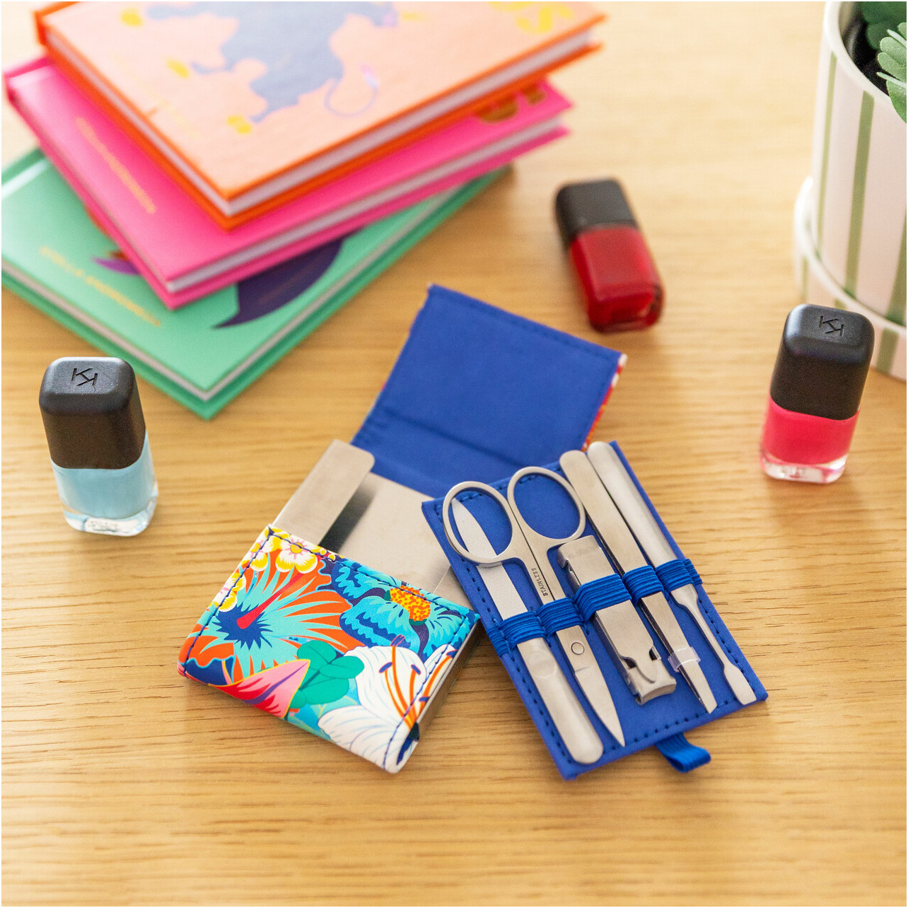 Kit de manucure : Set manucure design & original - manu - Bouquet - Pylones